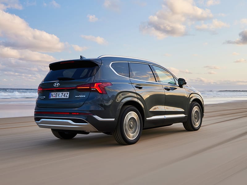 Santa Fe Hybrid.Evolution of the family SUV.