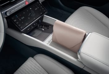 The all-new AZERA Convenience | CARS - Hyundai Worldwide