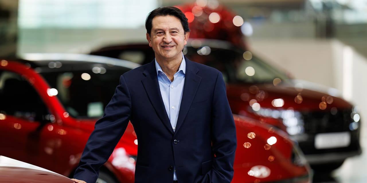 Hyundai Motor Company CEO José Muñoz Named 2025 MotorTrend Person of ...