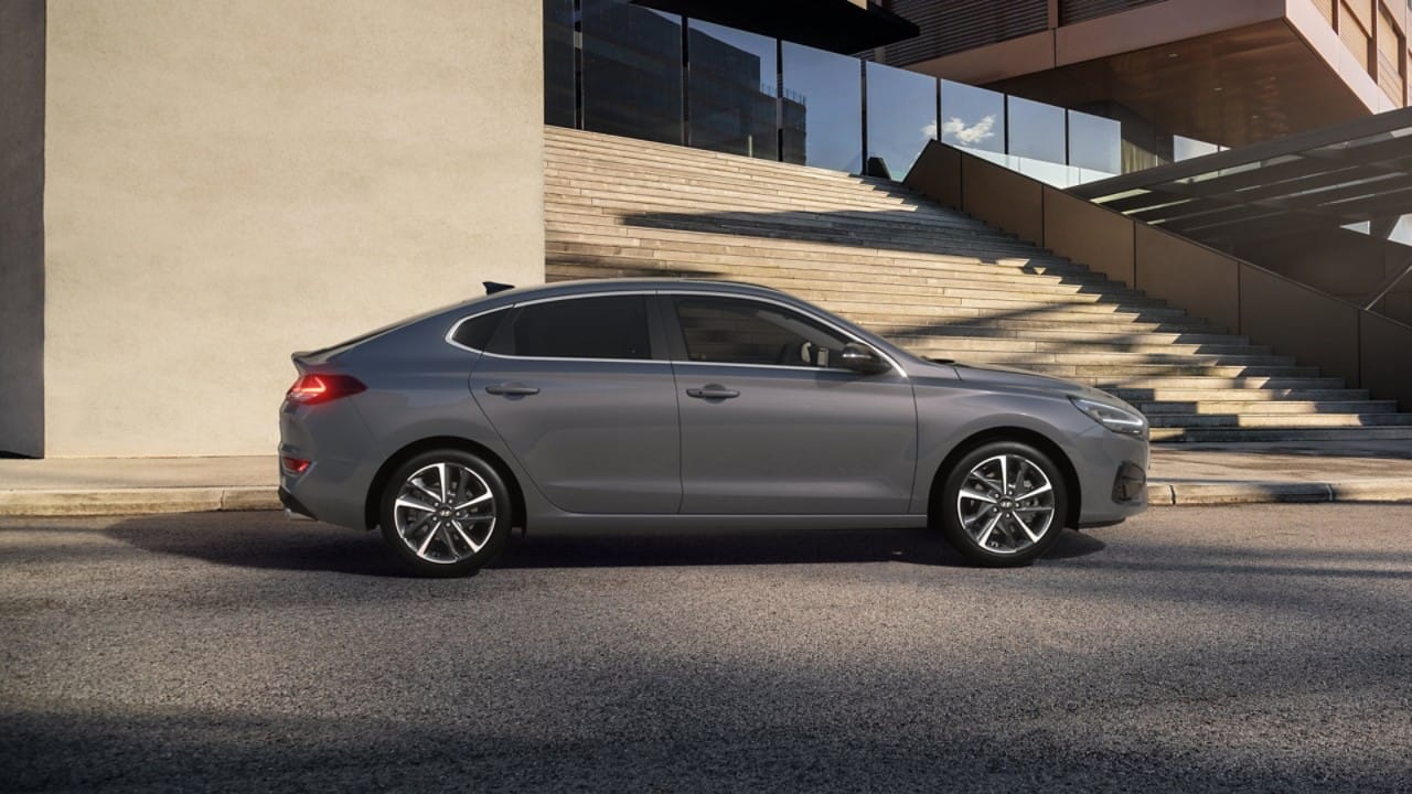 i30 Fastback 2023. Diseño moderno y atrevido para llevarte a donde ...
